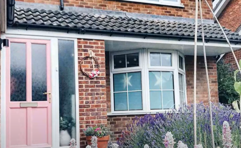 What Color Goes With Orange Brick House? - HomeProfy