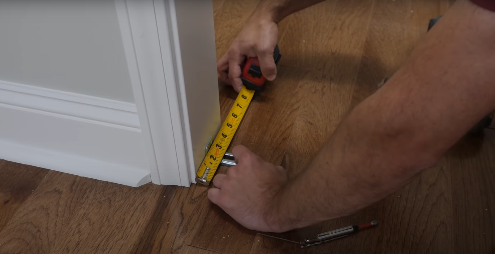 Standard Bedroom Closet Size Guide - HomeProfy